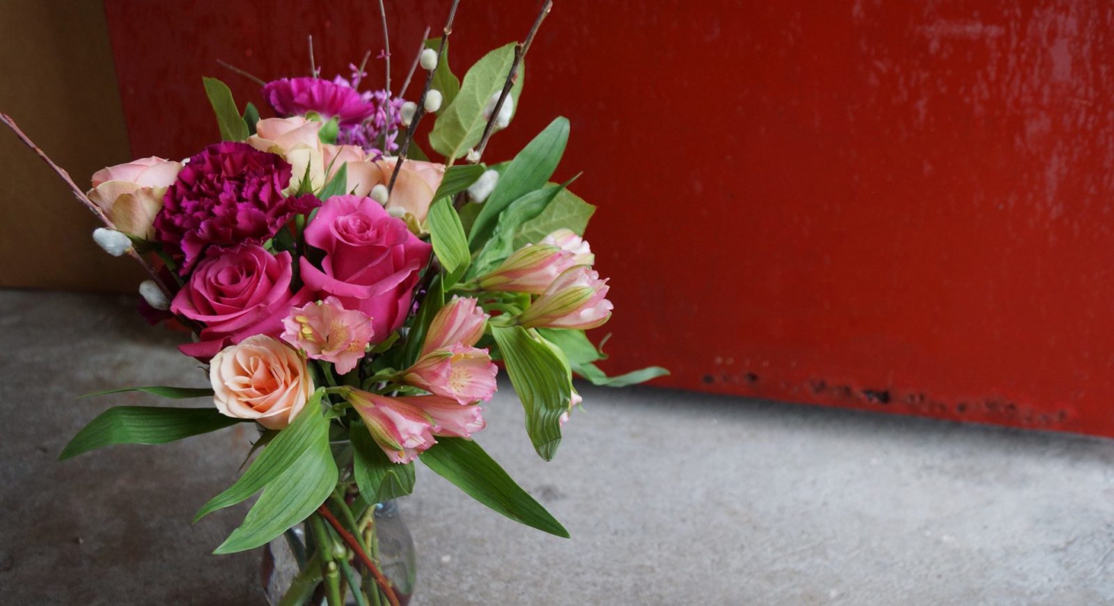 Send Exquisite Fresh Flowers to Pakistan, Free Delivery - The Flower Studio